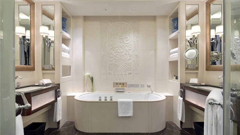8 Luxury Hotel Baths We Love